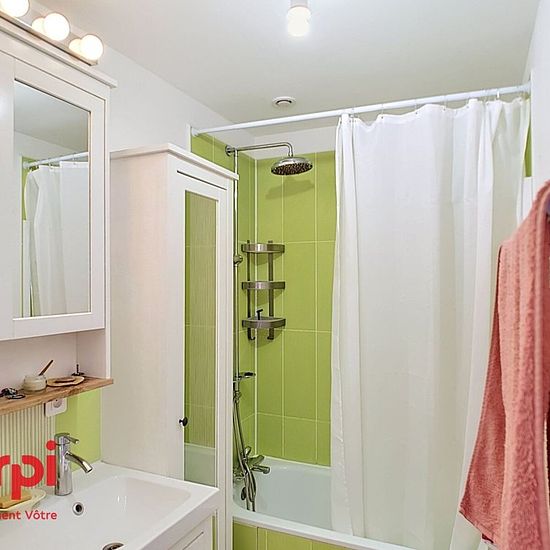 4 pièces maison dans Reze - 81 m² - 1 235